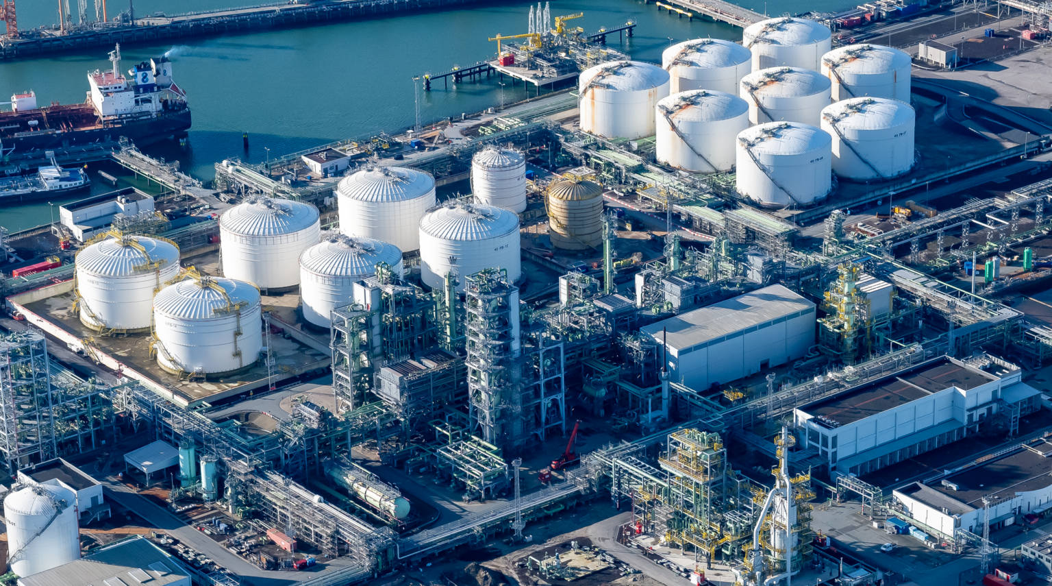 Neste started producing sustainable aviation fuel (SAF) at its ...